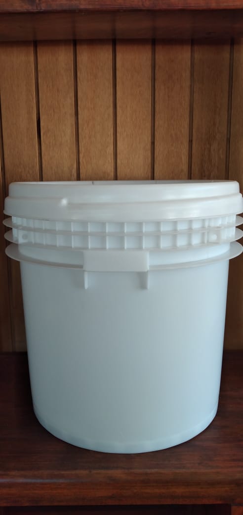 Balde con llave y Tapa 65 Litros – Todo Abejas SpA